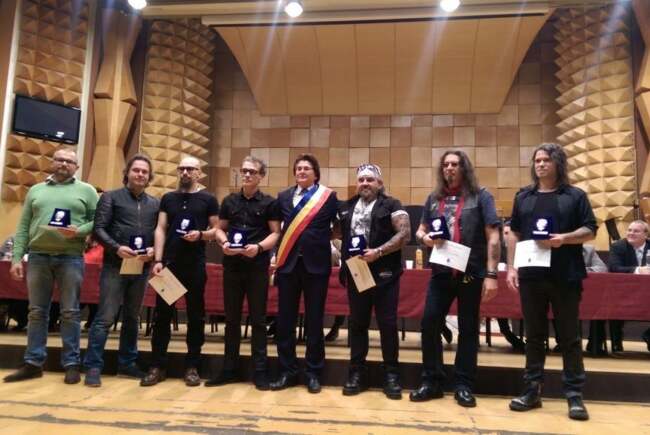 Adi Barar si rockerii din trupa Cargo sunt cei mai noi cetateni de ...