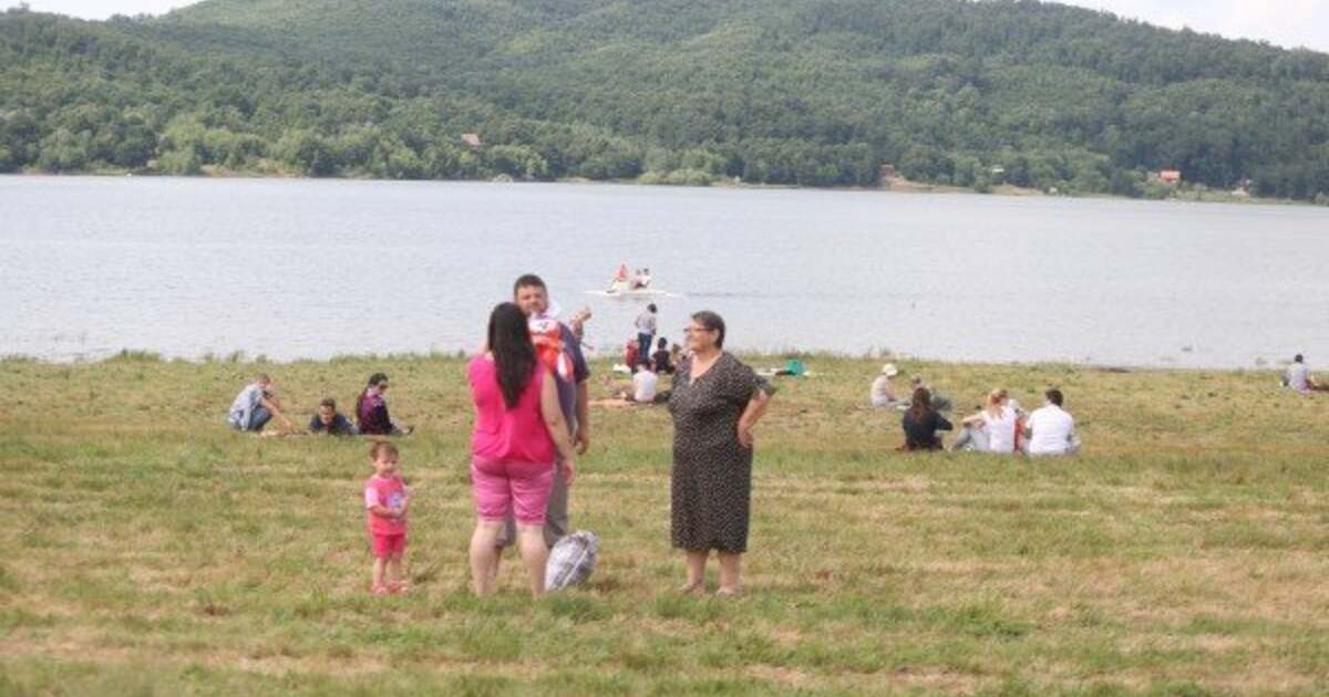 Lipsa locurilor de cazare ramane cea mai mare problema din zona Lacului ...