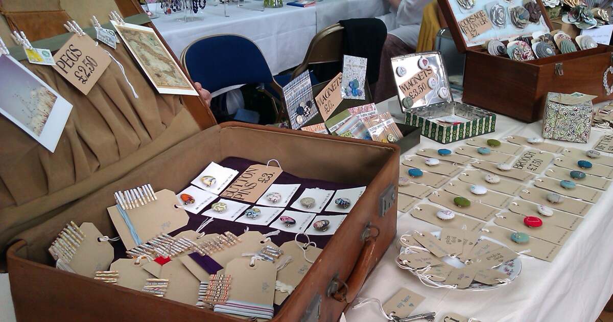 Bijuterii, haine, deserturi delicioase si multe obiecte dragute! Targ ...