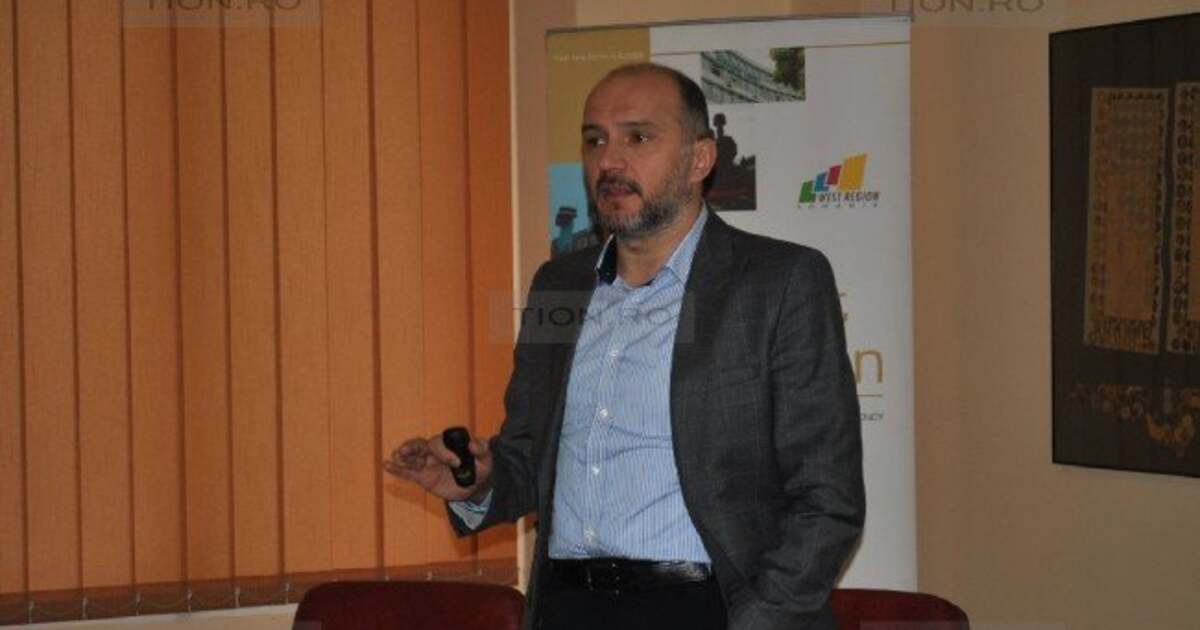 Sorin Maxim renunta la functia de secretar de stat si revine la ...
