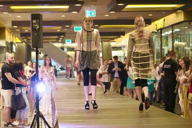 La Timisoara, 45 de manechine au prezentat moda de calitate pe un ...