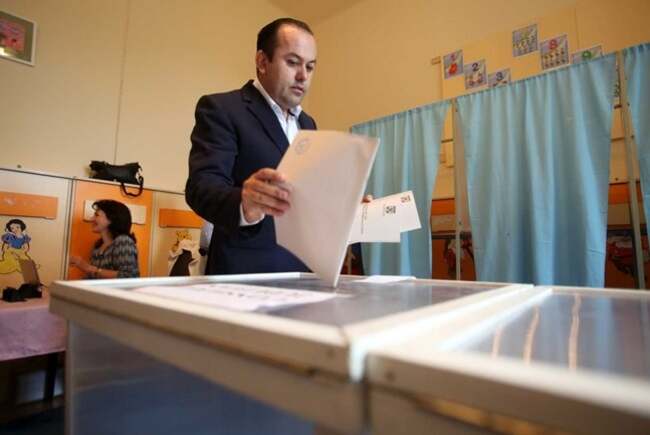 Călin Roman și Alin Popoviciu rămân deocamdată în PNL. Au câștigat un ...