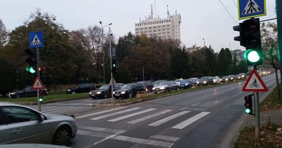 Semaforul buclucas din Timisoara: verde la pietoni si la masini, in ...
