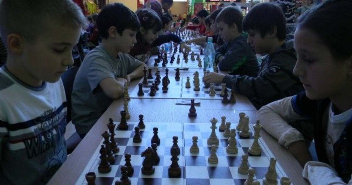 Concurs de șah pentru elevi în sala de consiliu a Primăriei Timișoara ...