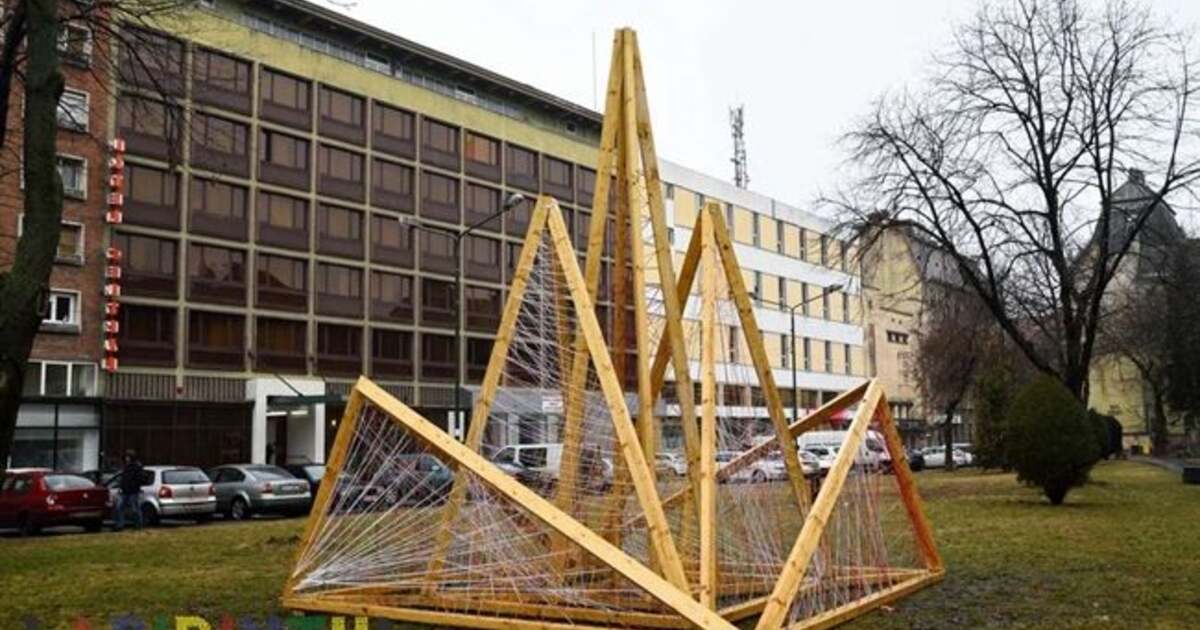 Tinerii au animat un parc din Timisoara cu o instalatie string art - Tion