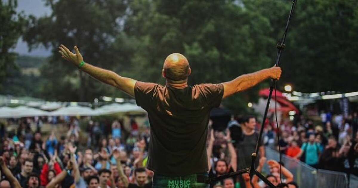 Se face incalzirea pentru Music Travel Festival. Grimus si Les ...
