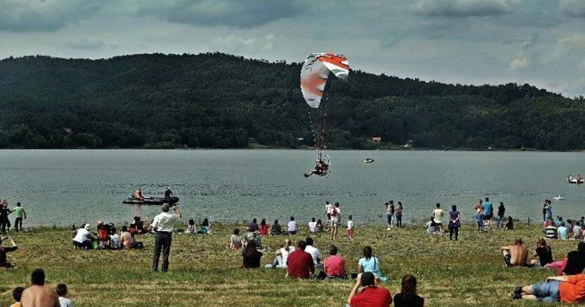 Transport si camping gratuit la Zilele Lacului Surduc: show aeronautic ...