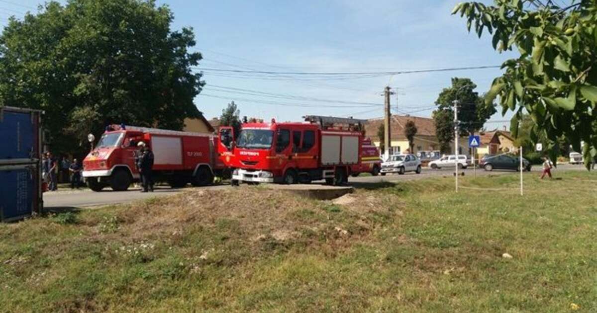 Autocamion rasturnat dupa ce a fost lovit de un autoturism, la Varias ...