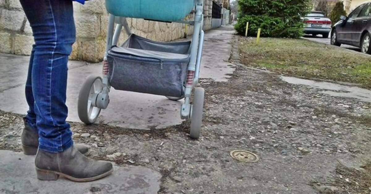 Aventura plimbarii cu copilul in carucior pe trotuarele Timisoarei - Tion