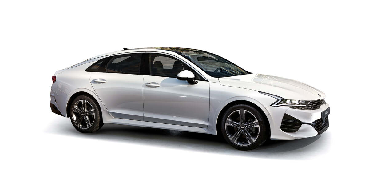 Lansarea noului sedan fastback Kia K5, cu un design orientat spre șofer