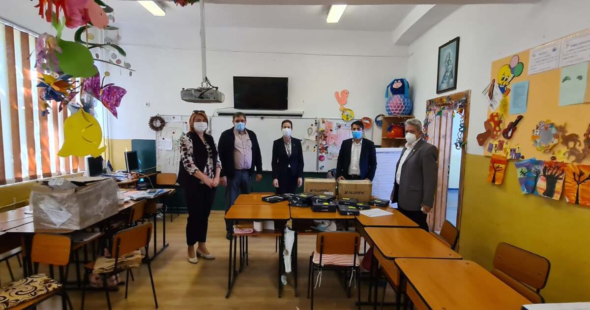 Timiș: 20 de tablete au fost donate la școala din Banloc. Vor fi ...