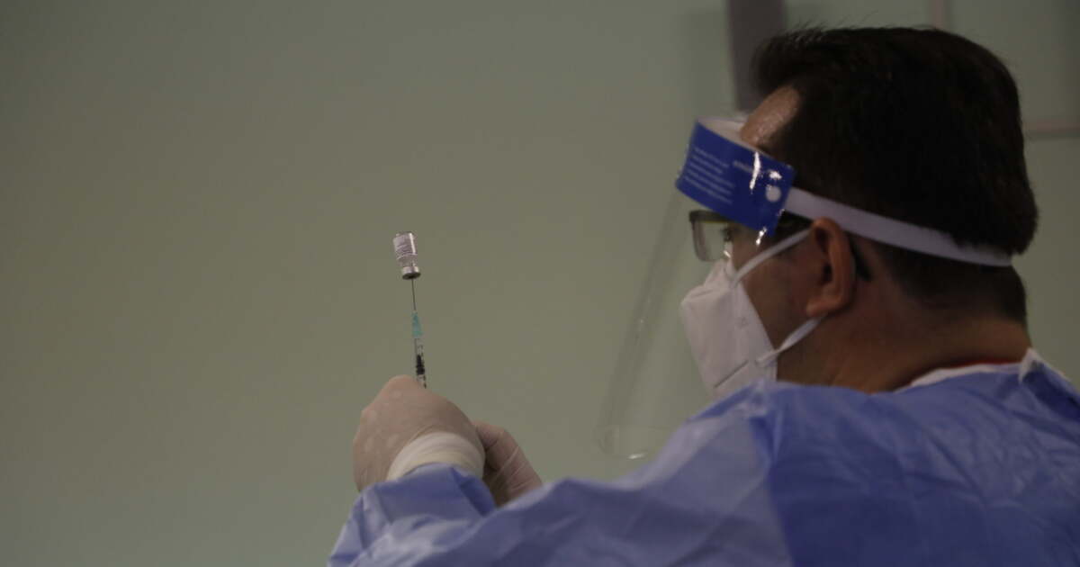 Continuă vaccinarea cu AstraZeneca în România, pentru toate categoriile ...