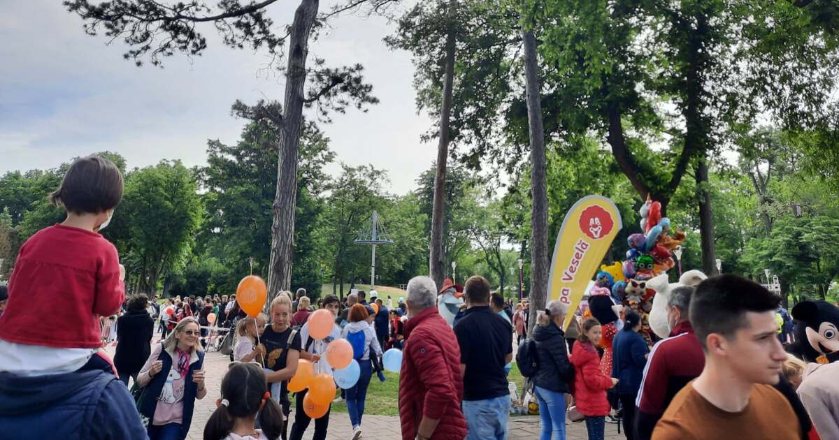 FOTO. Aglomerație de 1 Iunie, în Parcul Copiilor din Timișoara. Copiii s-au distrat cu Minnie și ...