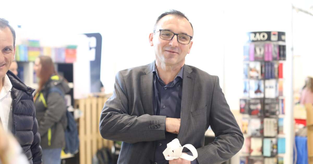 Robert Șerban lansează cartea „Raidul poeților”, la Bookfest Timișoara ...