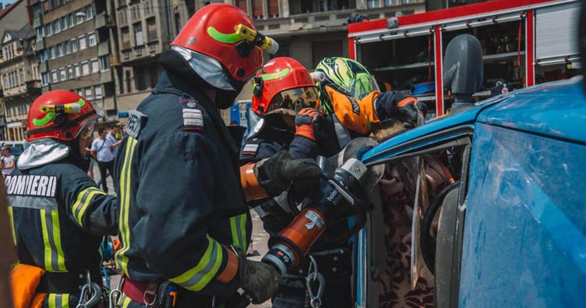 Demonstrații de descarcerare și acordare a primului ajutor, duminică ...
