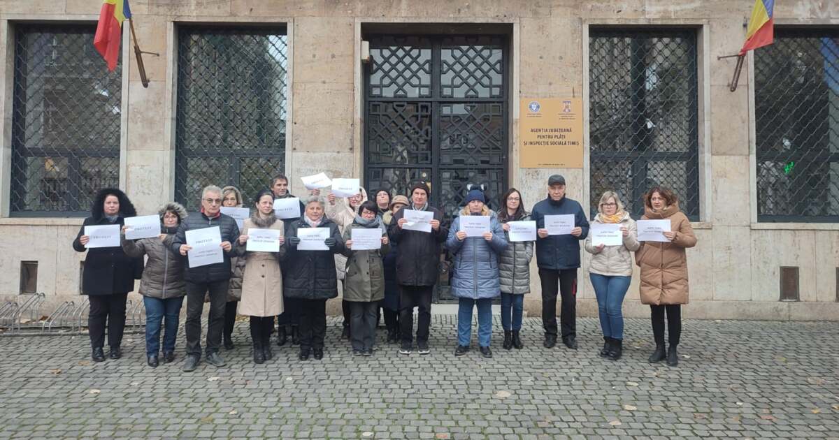 Angajații AJPIS Timiș au ieșit în stradă să protesteze - Tion
