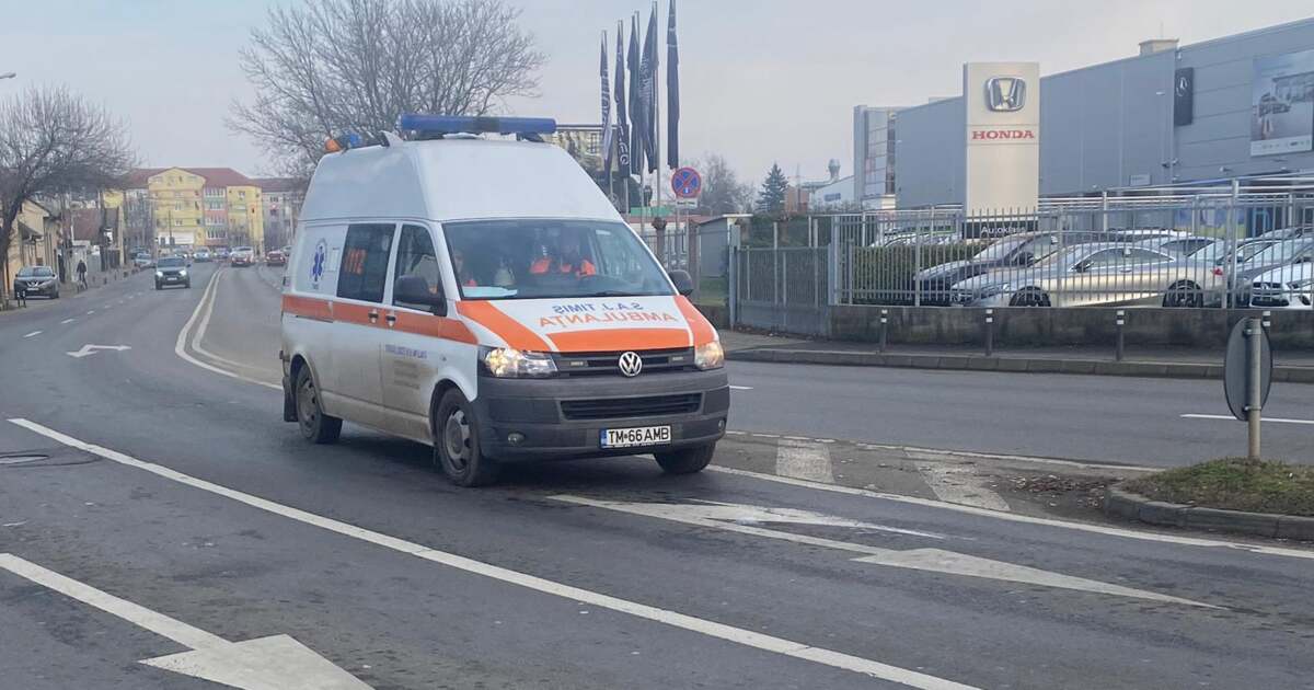 Un bărbat beat a pierdut controlul mașinii într-un giratoriu de pe ...