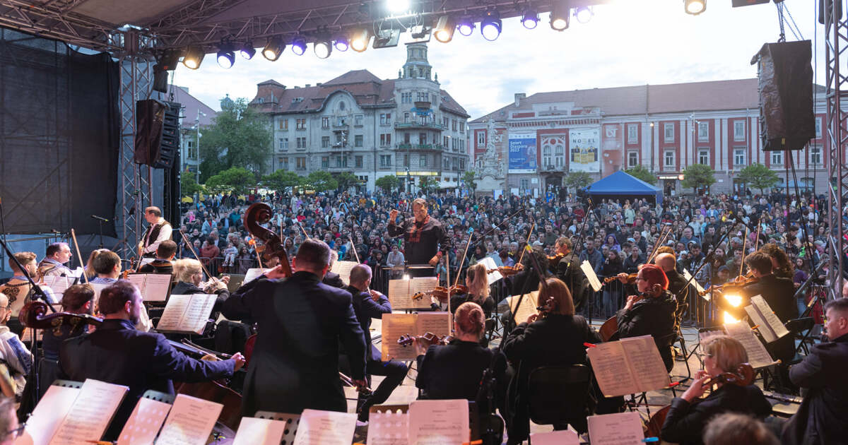 Concert simfonic în Piața Libertății, cu ocazia Paștelui Catolic - Tion