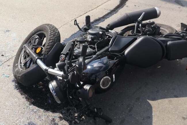 Fată de 17 ani la spital după ce a căzut cu motocicleta în centrul ...