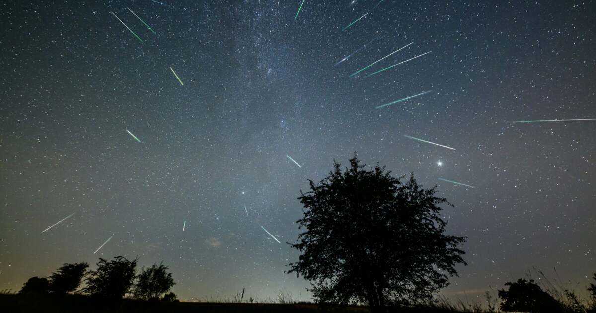 Spectacolul Perseidelor revine pe cer. Când și unde le vezi cel mai ...