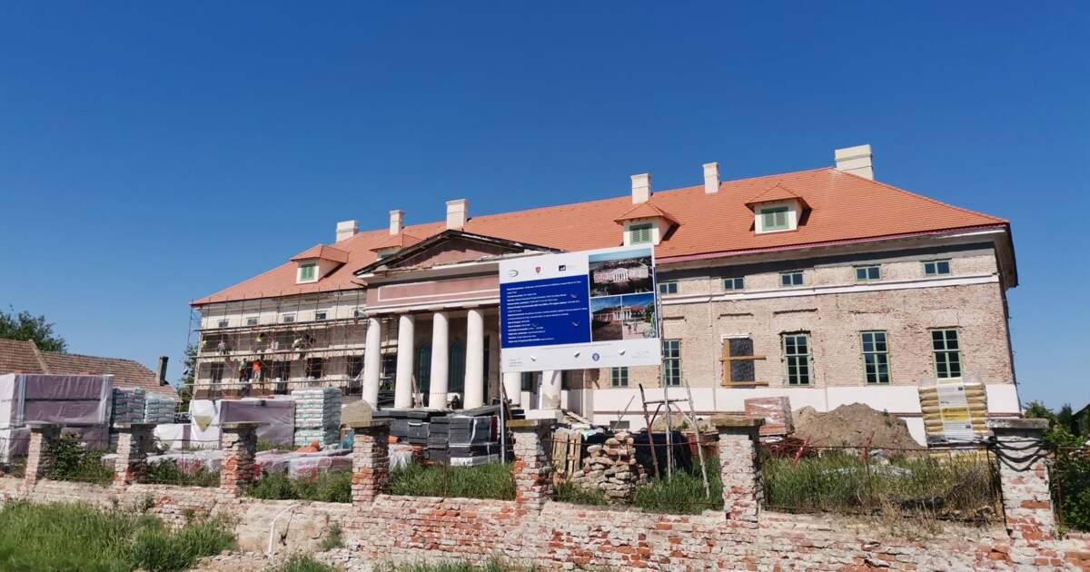 Lucrările la Conacul Mocioni au ajuns abia la 80%. Trebuia să fie ...