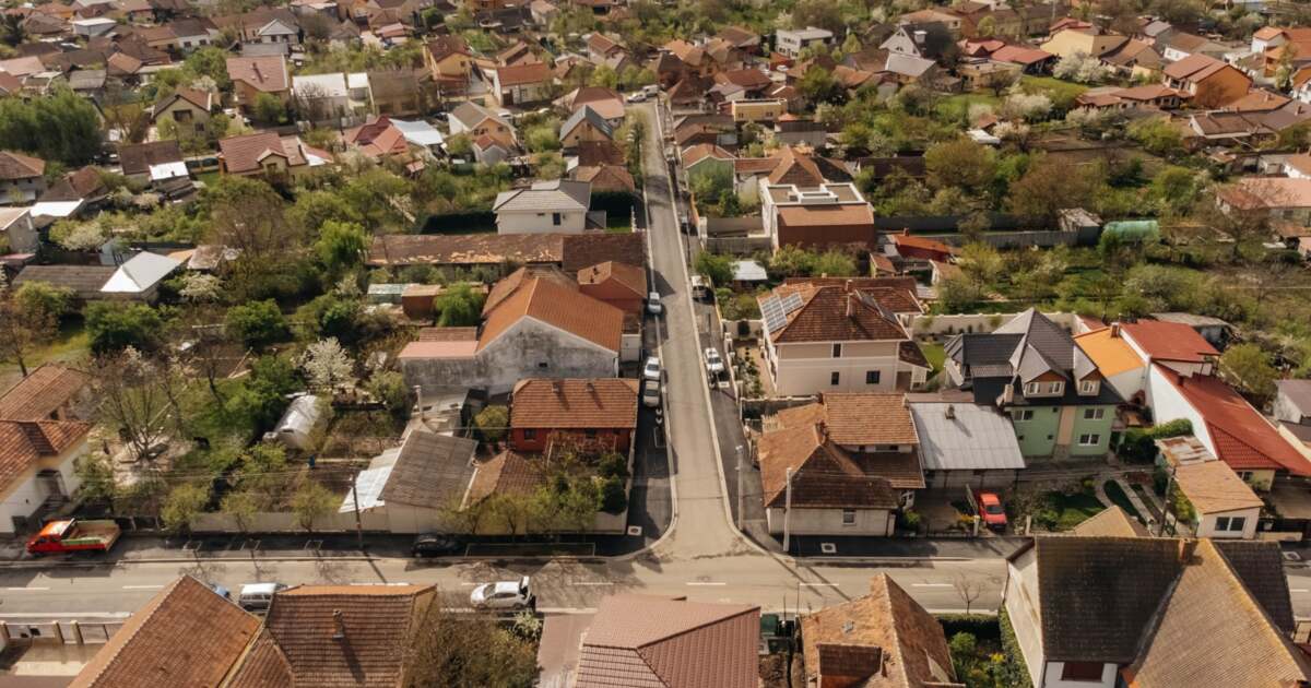 FOTO. Trei străzi din cartierul Ronaț, modernizate cu peste 1 milion de ...