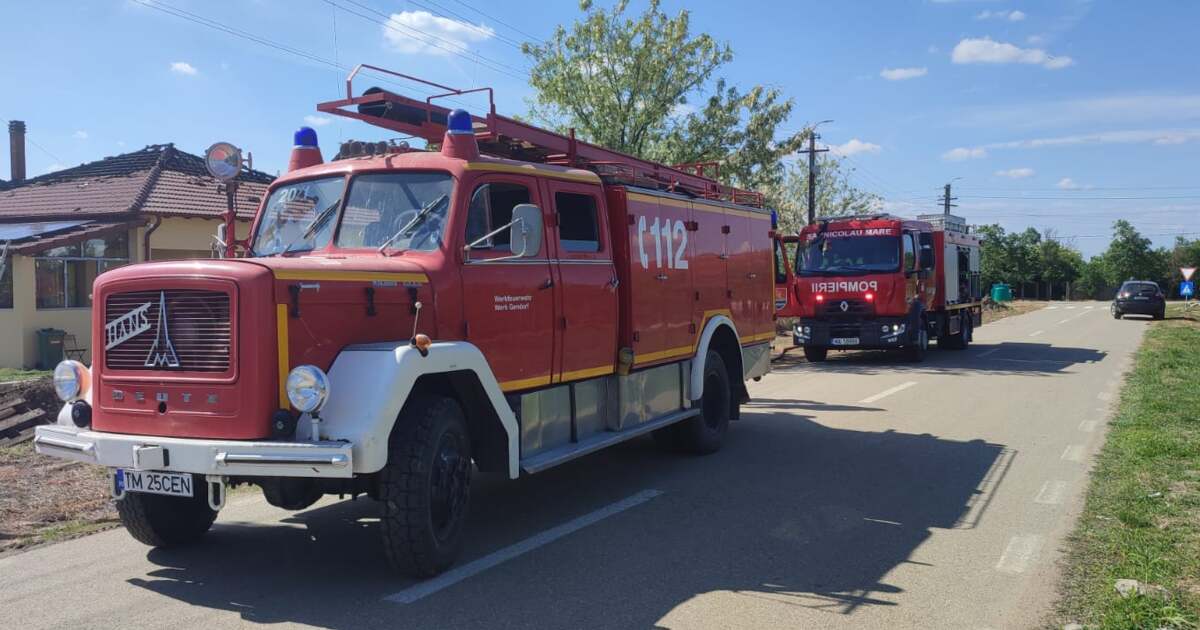 Casă din Cenad, în flăcări. Incendiul ar fi izbucnit de la o clocitoare ...