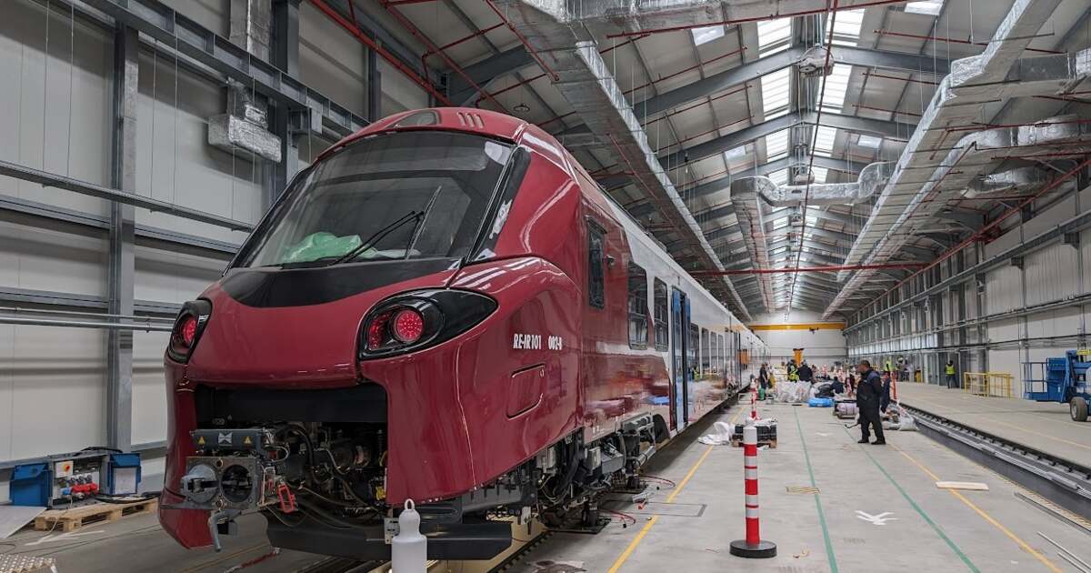 Primul tren nou cumpărat în România în ultimii 20 de ani ar putea intra ...