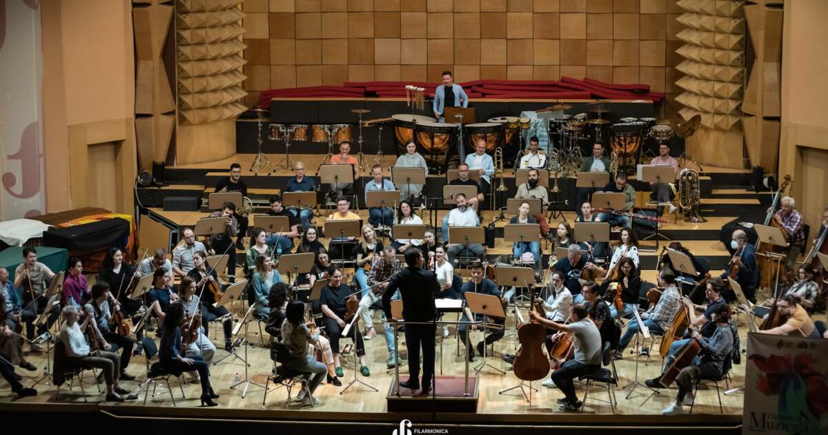 Concert impresionant la Sala Capitol. 200 de muzicieni urcă pe scenă în ...