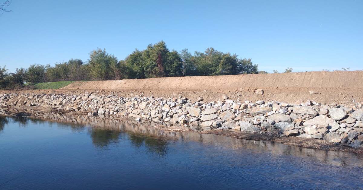 Digul de pe malul Begăi din zona Leucușești – Răchita, refăcut în ...