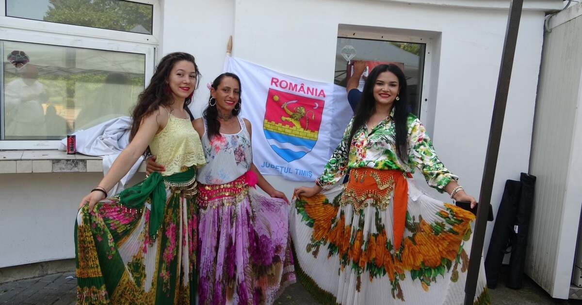 Limba romani, sărbătorită în premieră în Timiș, la Muzeul Satului ...