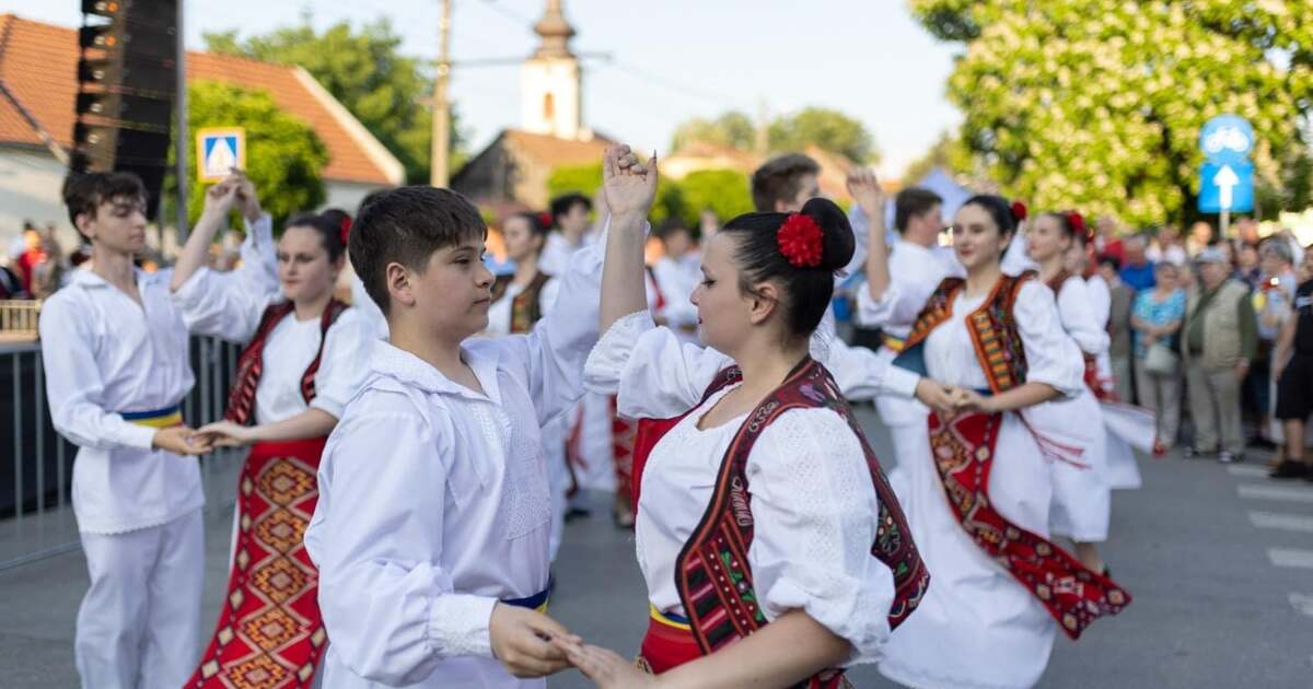 Slujbă religioasă, spectacol și muzică populară la Ruga din Freidorf - Tion