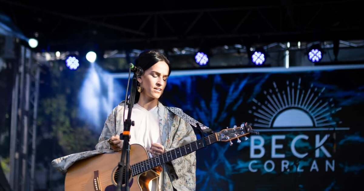 „Sing Along” cu artista Beck Corlan, în Piața Unirii din Timișoara - Tion