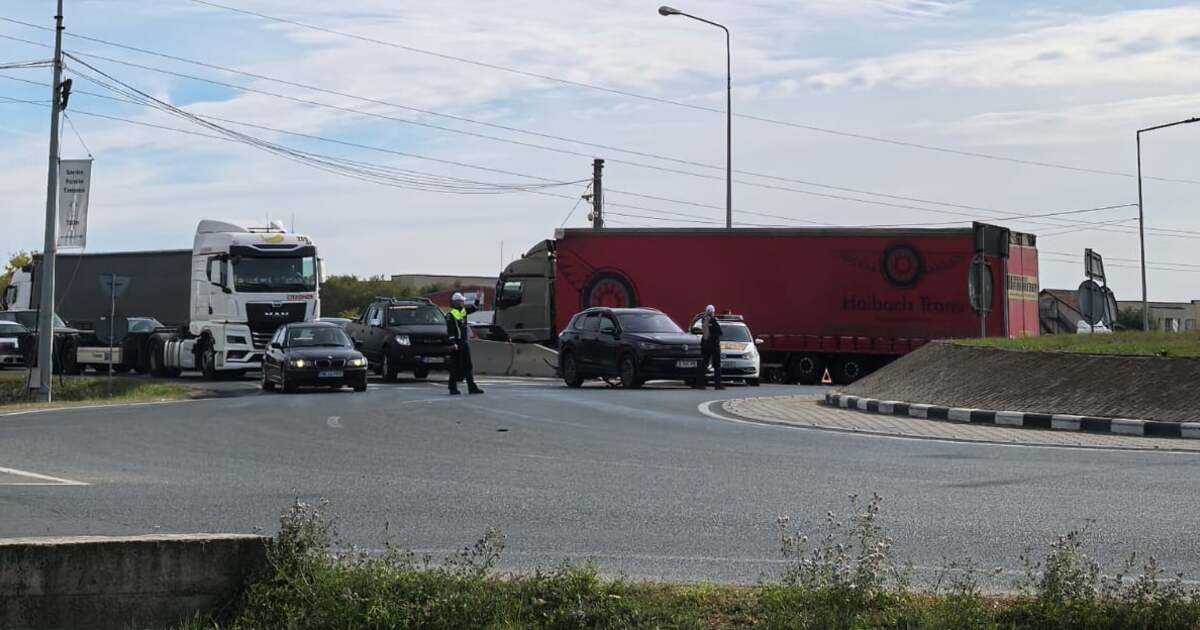 Accident sens giratoriu Ghiroda - Tion