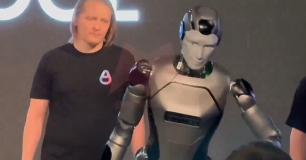 VIDEO. Debut stângaci pentru primul robot umanoid rus: a căzut în ...