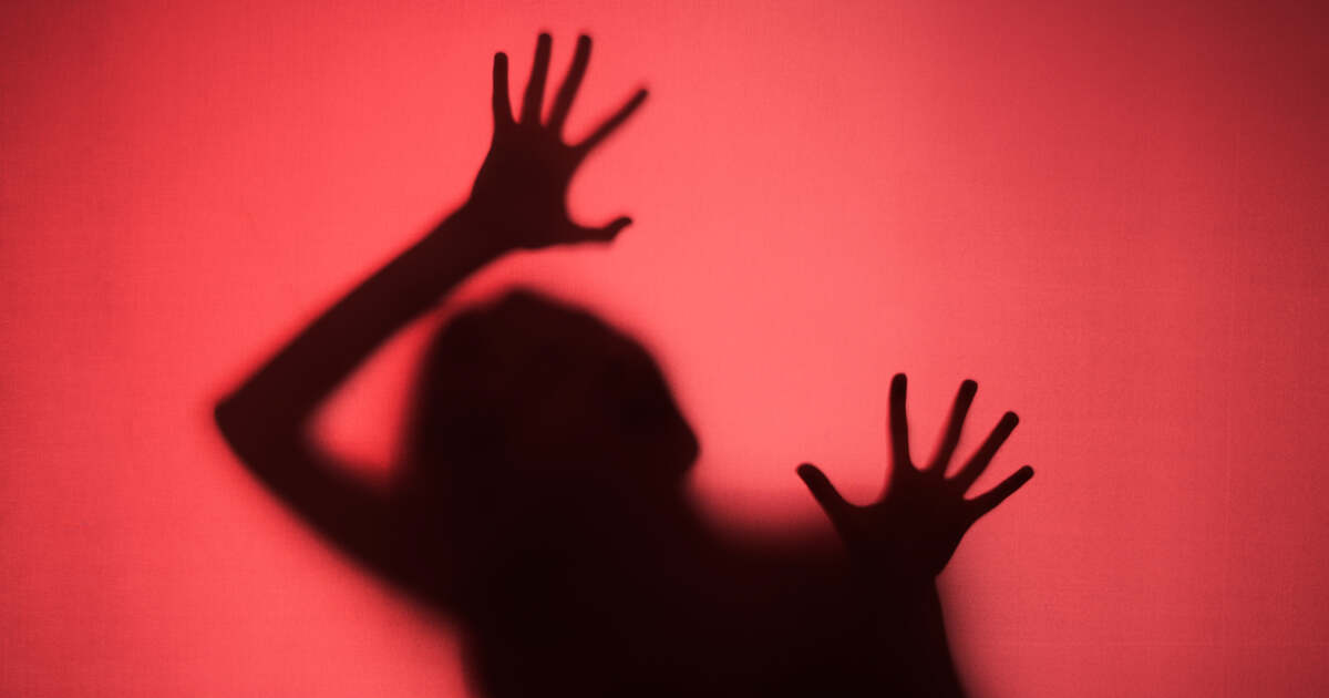„Lover-boy” din închisoare. Adolescentă racolată pentru prostituție, la ...