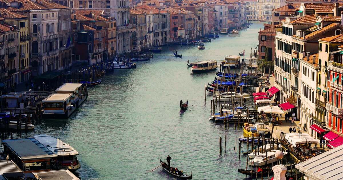Veneția ar putea introduce o taxă de 50 de euro pentru turiștii de o zi ...